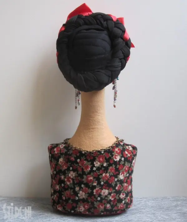 Madame Amélie - Jo Ann Kessler - Textiel beelden, galley art - stips.nl