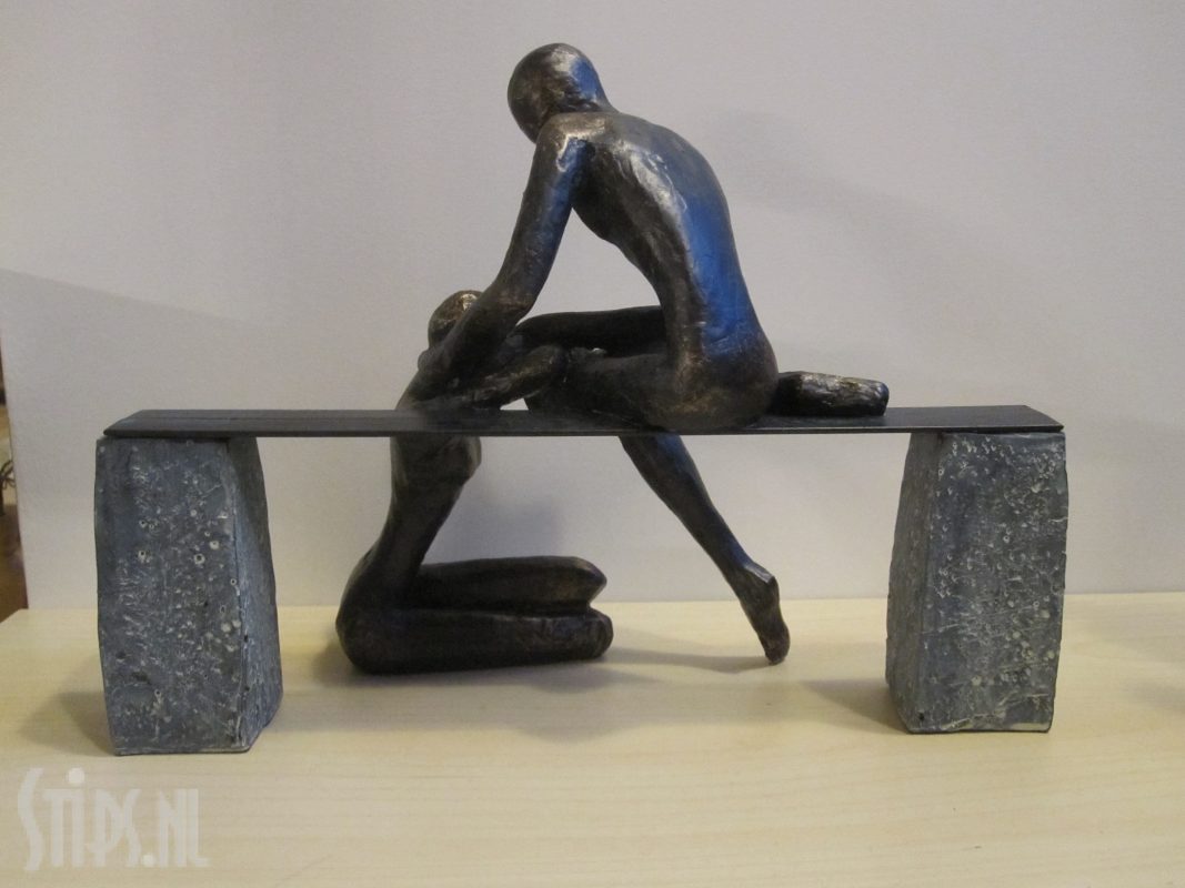Verbinding | figuratief beeldje | stips.nl