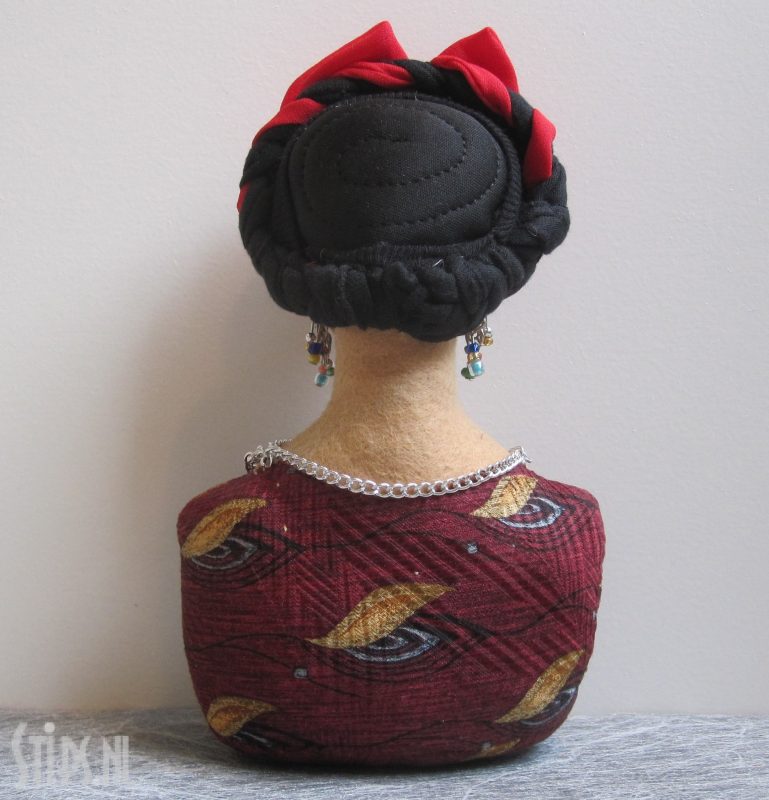 Madame Amélie - Jo Ann Kessler - Textiel beelden, galley art - stips.nl
