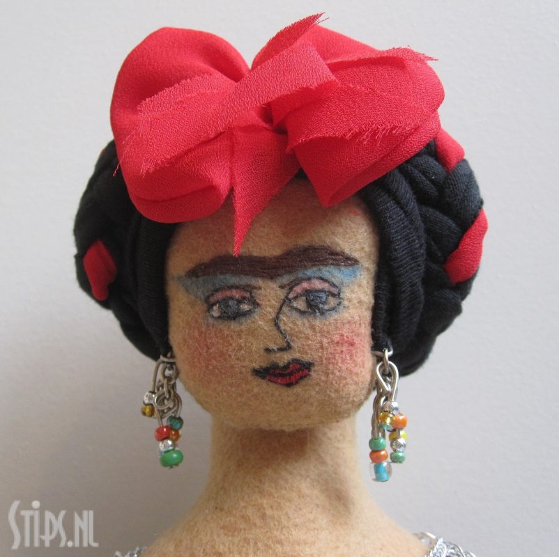 Madame Amélie - Jo Ann Kessler - Textiel beelden, galley art - stips.nl