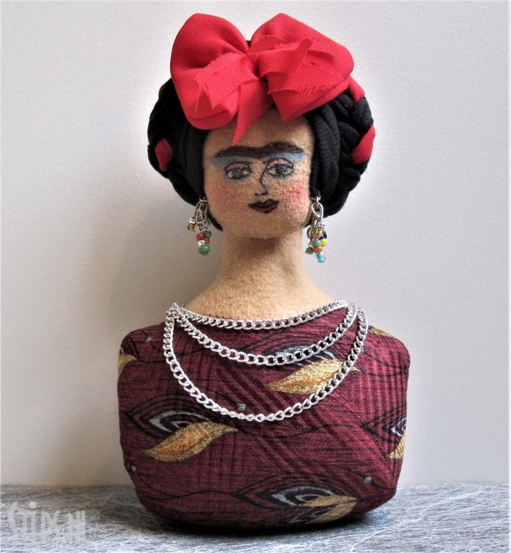Madame Amélie - Jo Ann Kessler - Textiel beelden, galley art - stips.nl