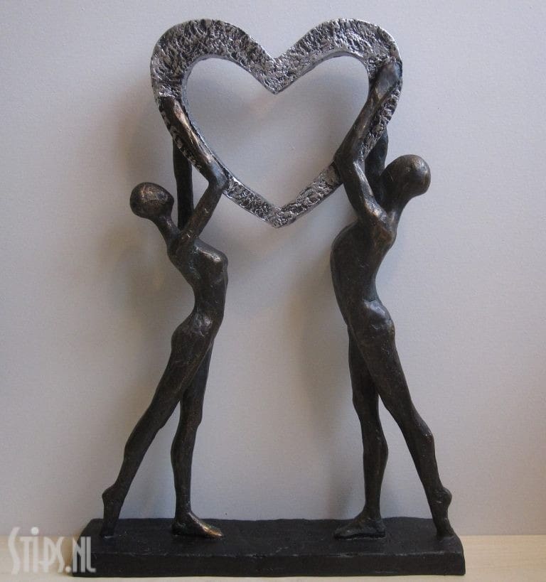Figuratieve beelden van brons, kunsthars en meer | stips.nl