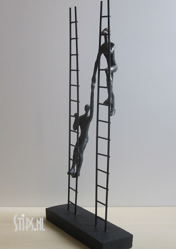 Een uitgestoken hand | gebronsd beeldje | stips.nl