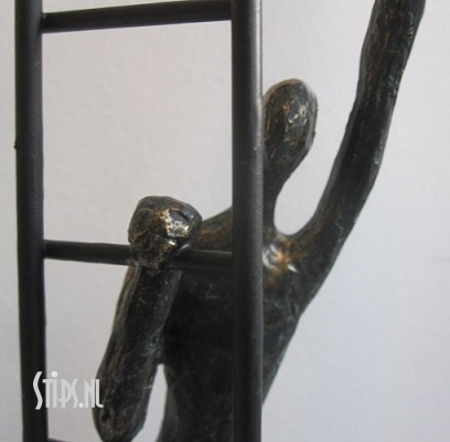 Een uitgestoken hand | gebronsd beeldje | stips.nl